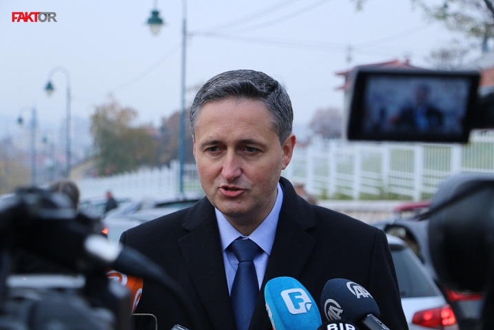 Bećirović poručio Dodiku: BiH je država i ne može otimati ono što joj ... Bećirović poručio Dodiku: BiH je država i ne može otimati ono što joj ...