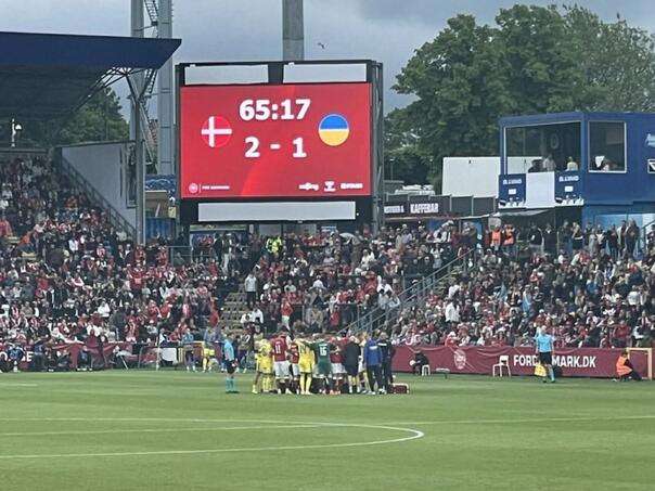 Tokom meča Danske i Ukrajine: Eriksen se opet srušio na terenu - Novi ...